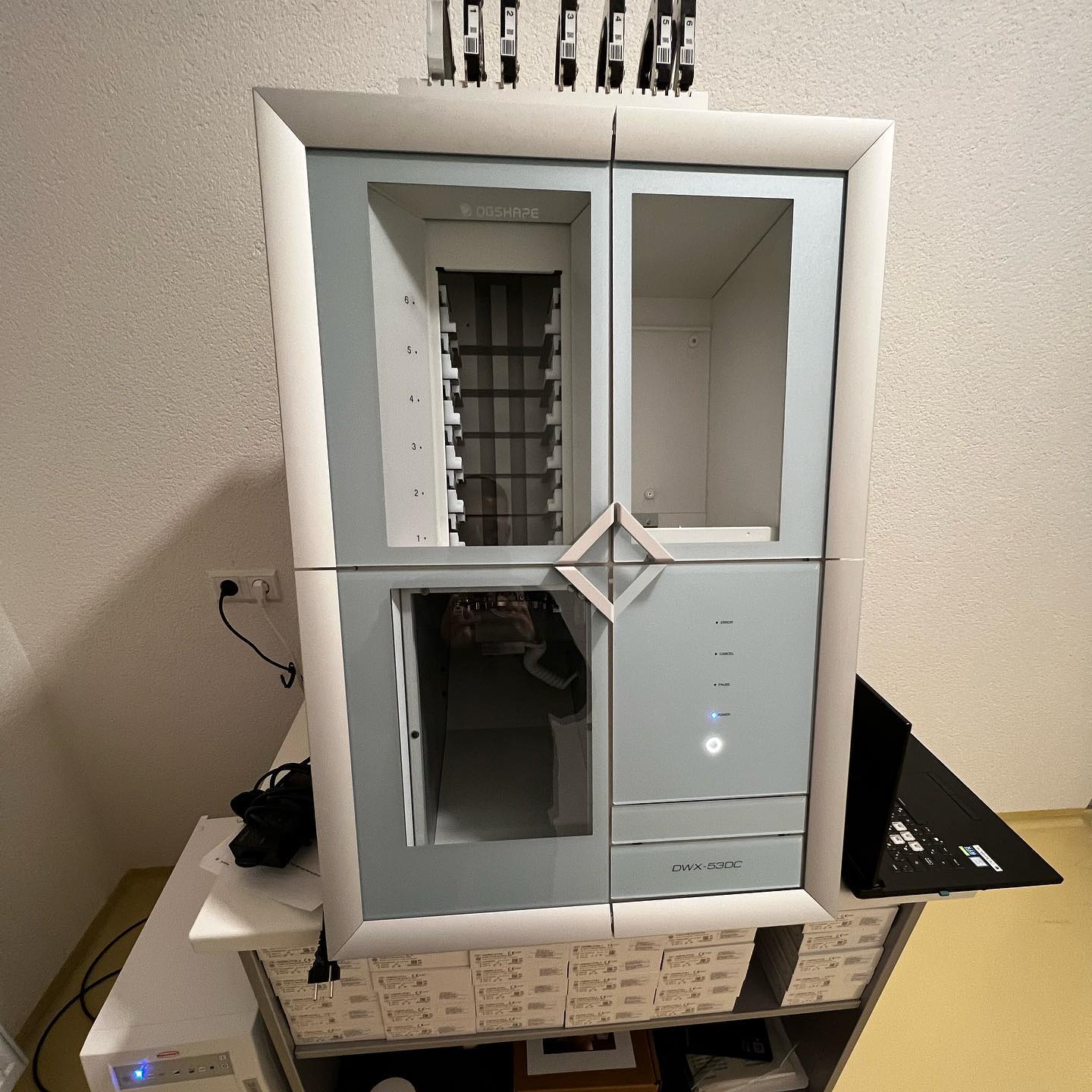 Roland DWX-53DC Dry Dental Mill with Automatic Disc Changer – Anuntul Meu