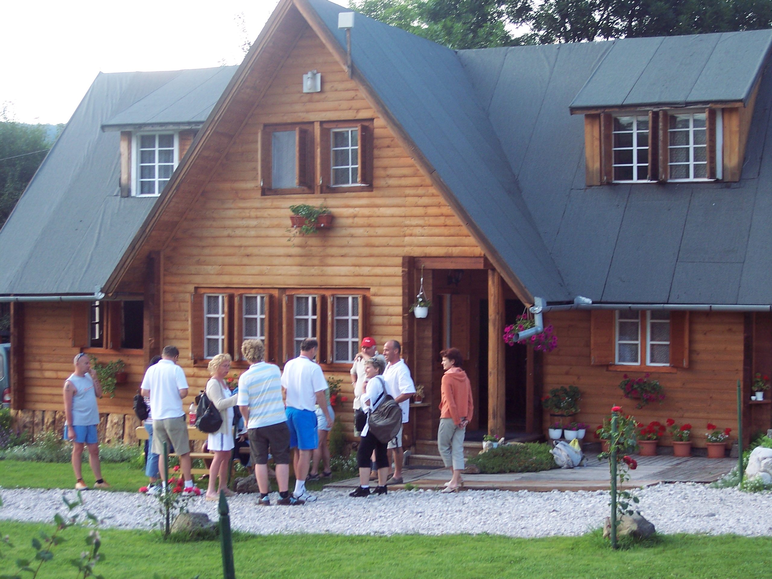 DE VANZARE: Complexul turistic GYOPAR / Floare de Colț, din Rimetea jud ...